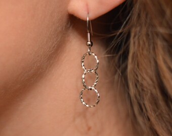 Connected earrings | Etsy