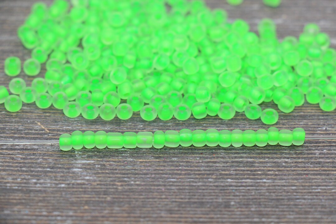 Matte Glass Beads With Green Lined, 4mm 6/0 Glass Round Beads, Frosted ...