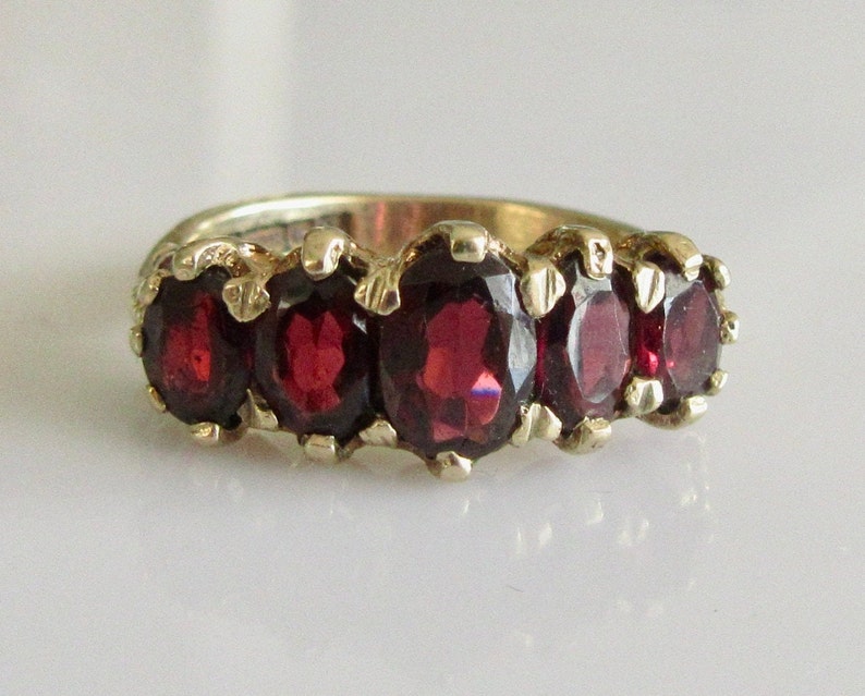 Vintage 9ct Gold 5 Stone Oval Garnet Band Ring - Etsy