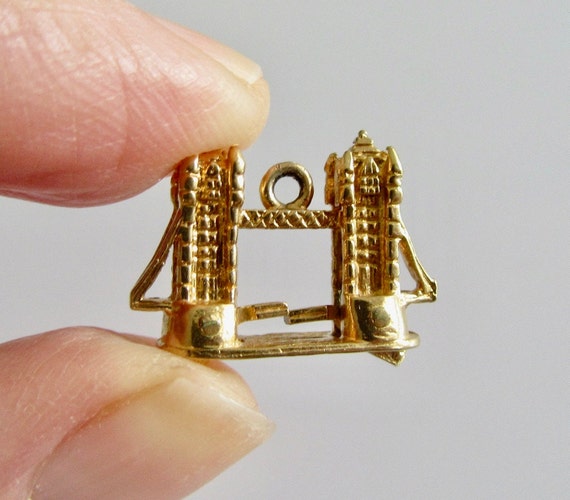 Moving Tower Bridge London Vintage 9ct Gold Charm - Gem
