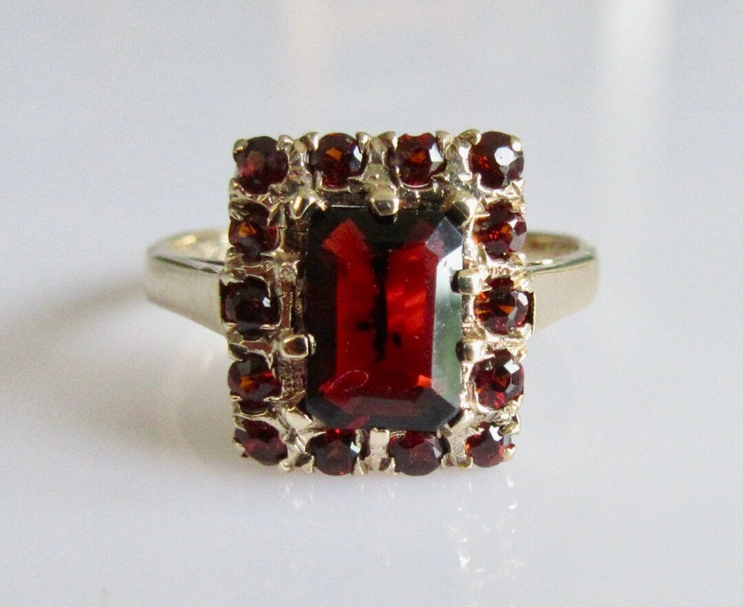 Vintage 9ct Gold Rectangle Garnet Ring - Etsy