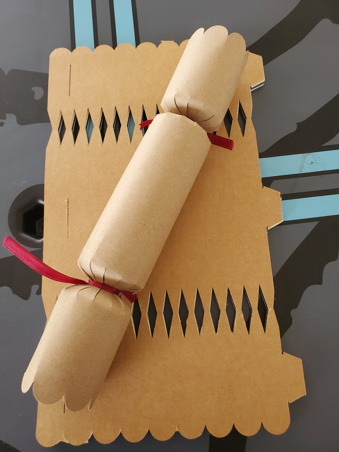 Wholesale Multiple Colors Crackers Bonbons With Snaps - Etsy