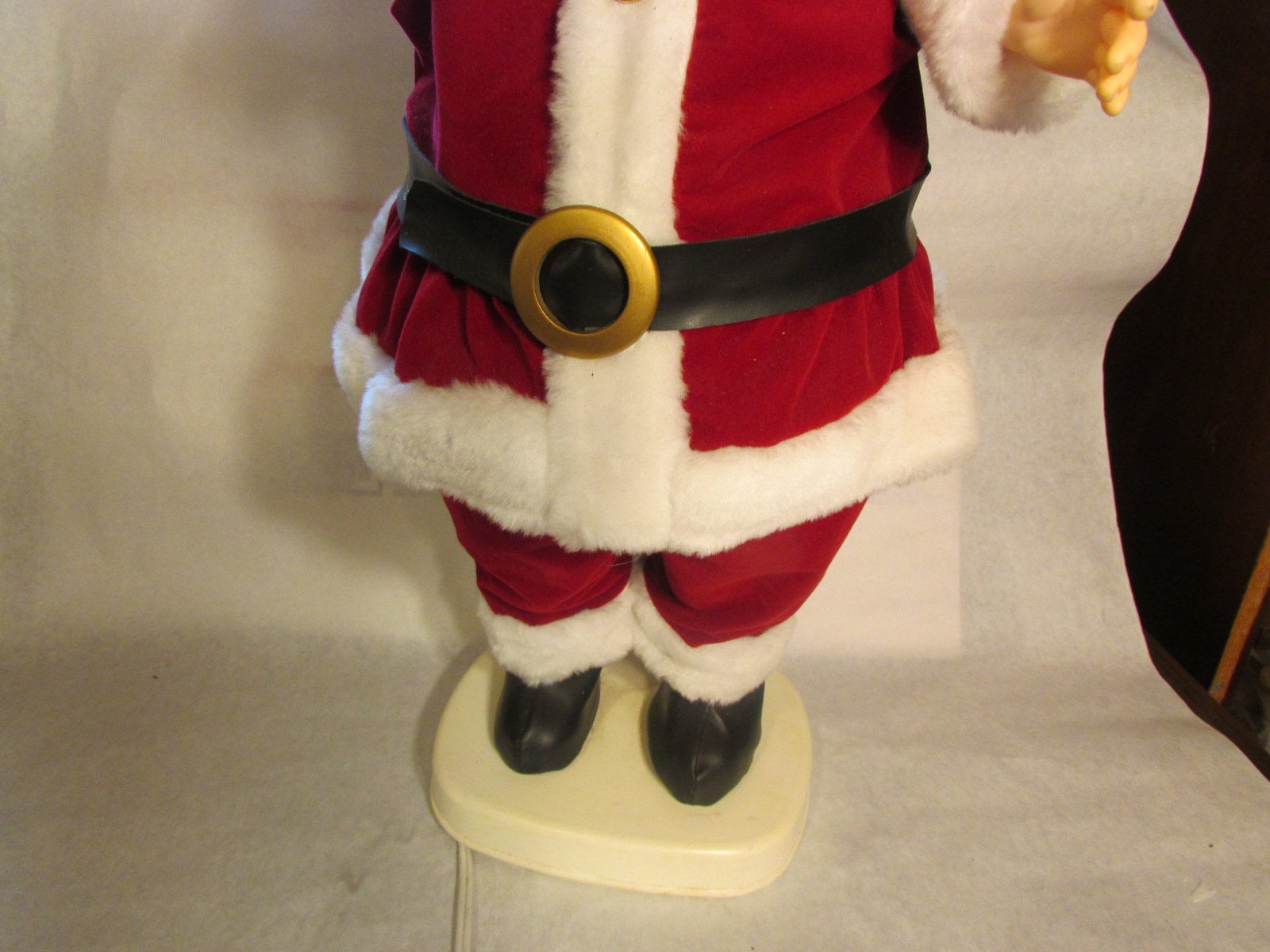 1995 24 Animated Santa With Light up Candle Moves and Lights Matrix ...
