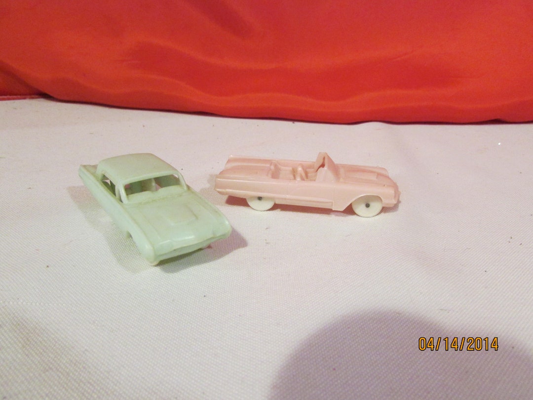 2 Vintage F & F Mold and Die Works Plastic Cars 1950's Pink and Green ...