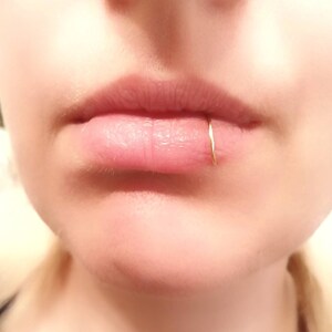 Smooth Gold Lip Ring - Gold/ Silver/ Platinum - Pierced Lip Jewellery ...