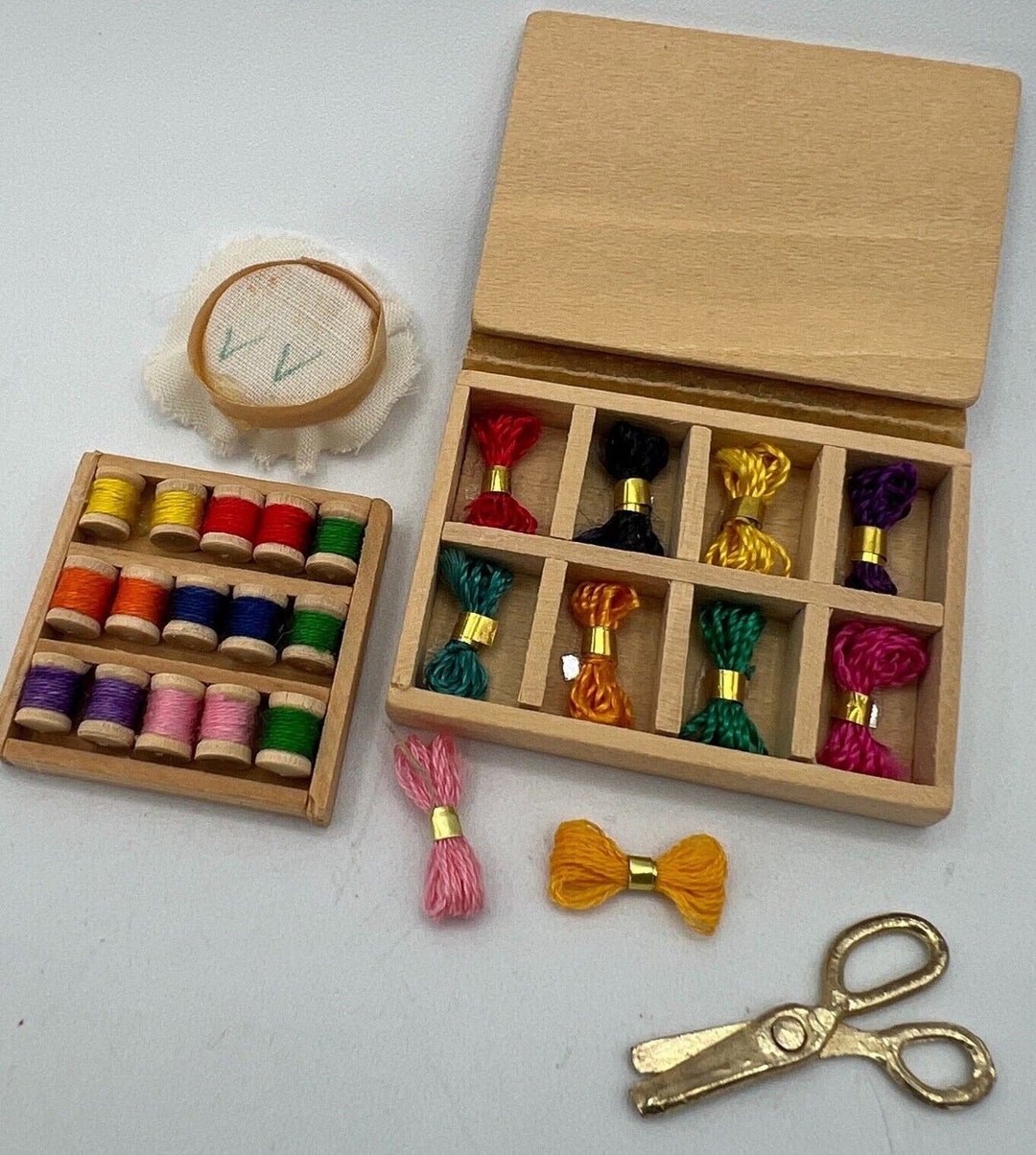 Set 4 Dollhouse Sewing Miniatures Thread Spools Floss Hoop Scissors Box ...