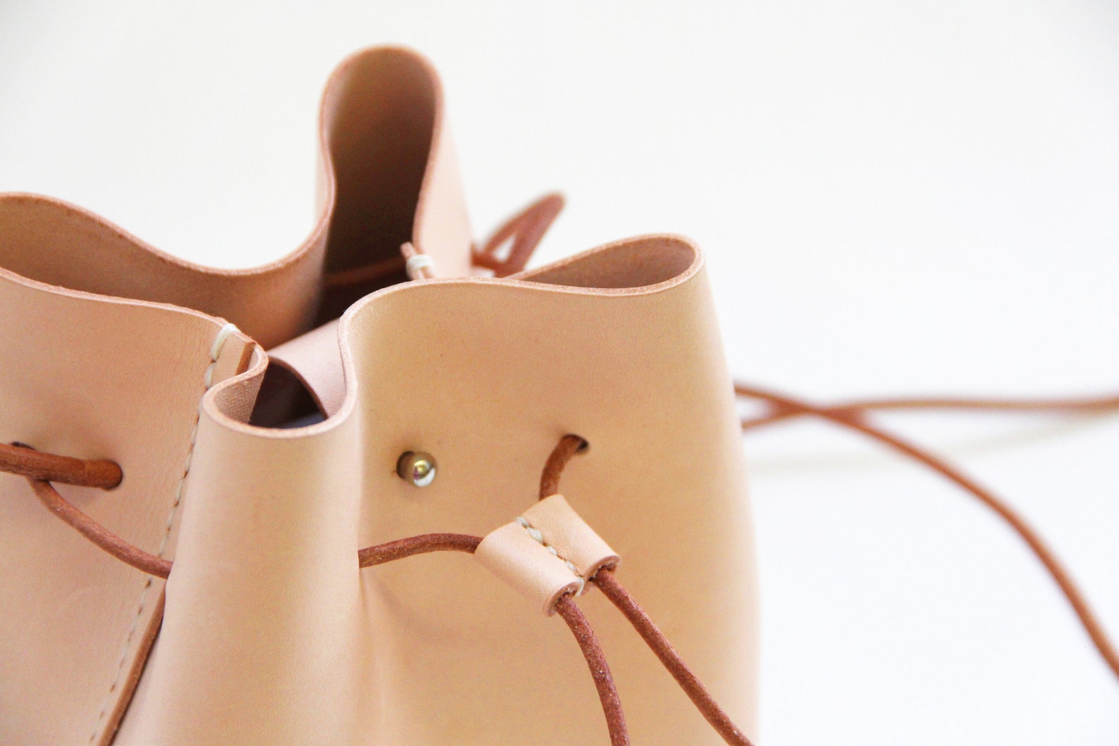 Handmade Vegetable Tanned Leather Drawstring Bucket Bag L | Etsy