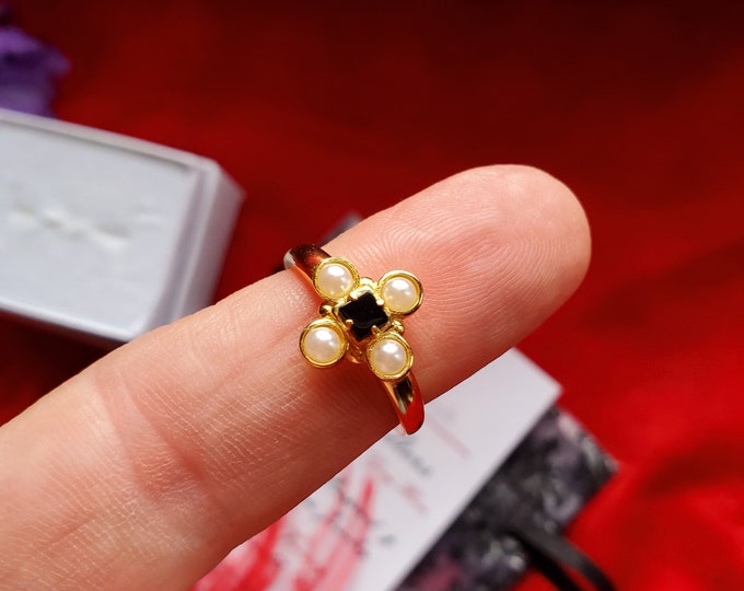 R-0071 - Elizabethan Glass Pearl and Onyx Ring - Pearl Cluster, Pearl ...