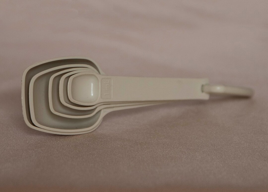 Tupperware Measuring Spoon Set 6 Pieces Metric Cream 1ml, 2ml, 5ml ...