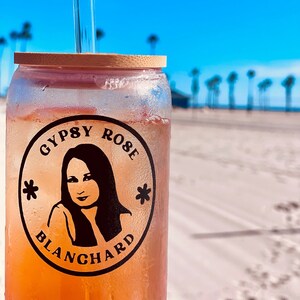 Gypsy Rose Blanchard Iced Tea Cup, 20 Oz Glass Can With Lid & Straw ...