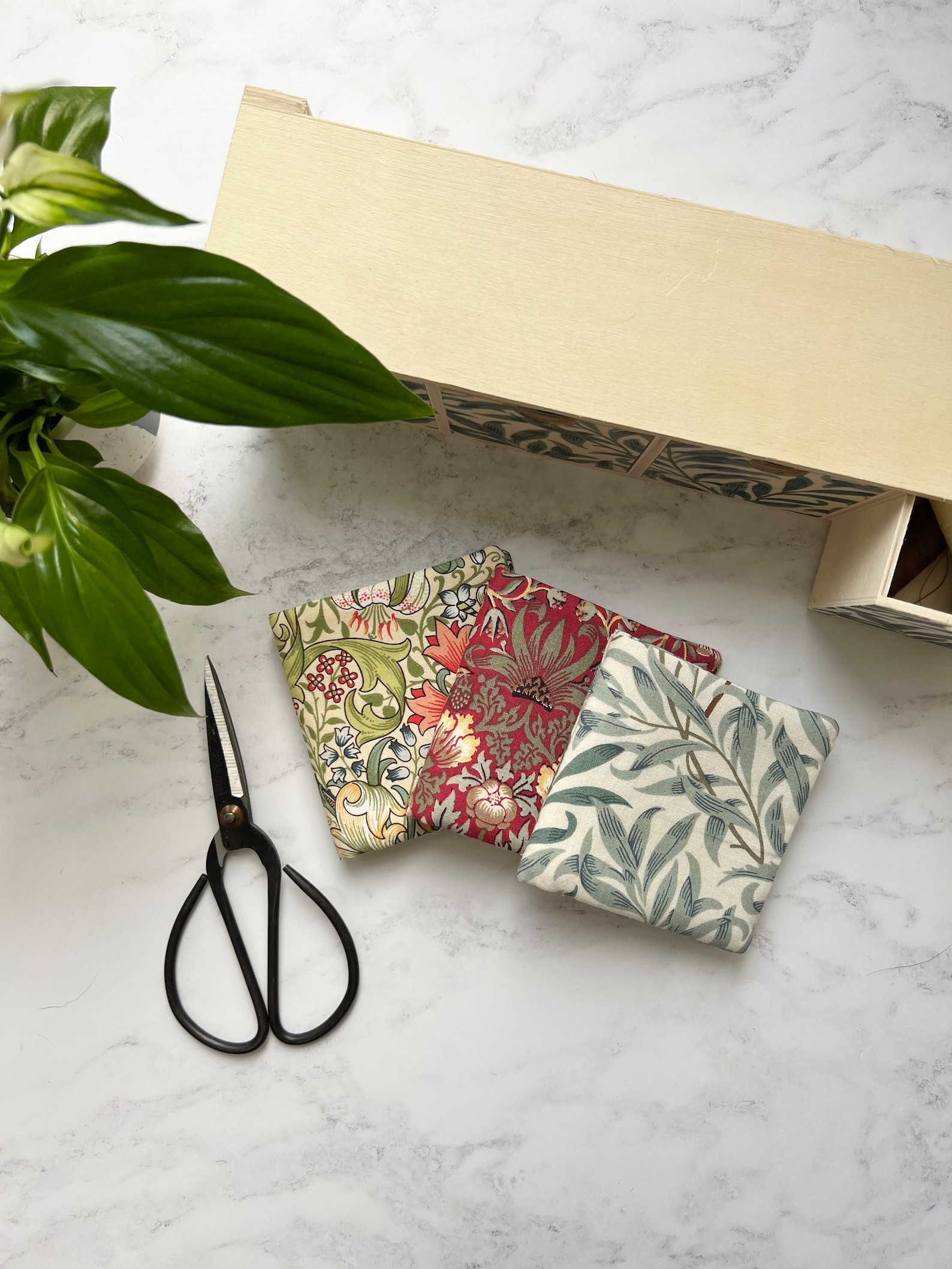 William Morris Fabric Needle Case, Craft Storage Ideas, Fabric Sewing ...