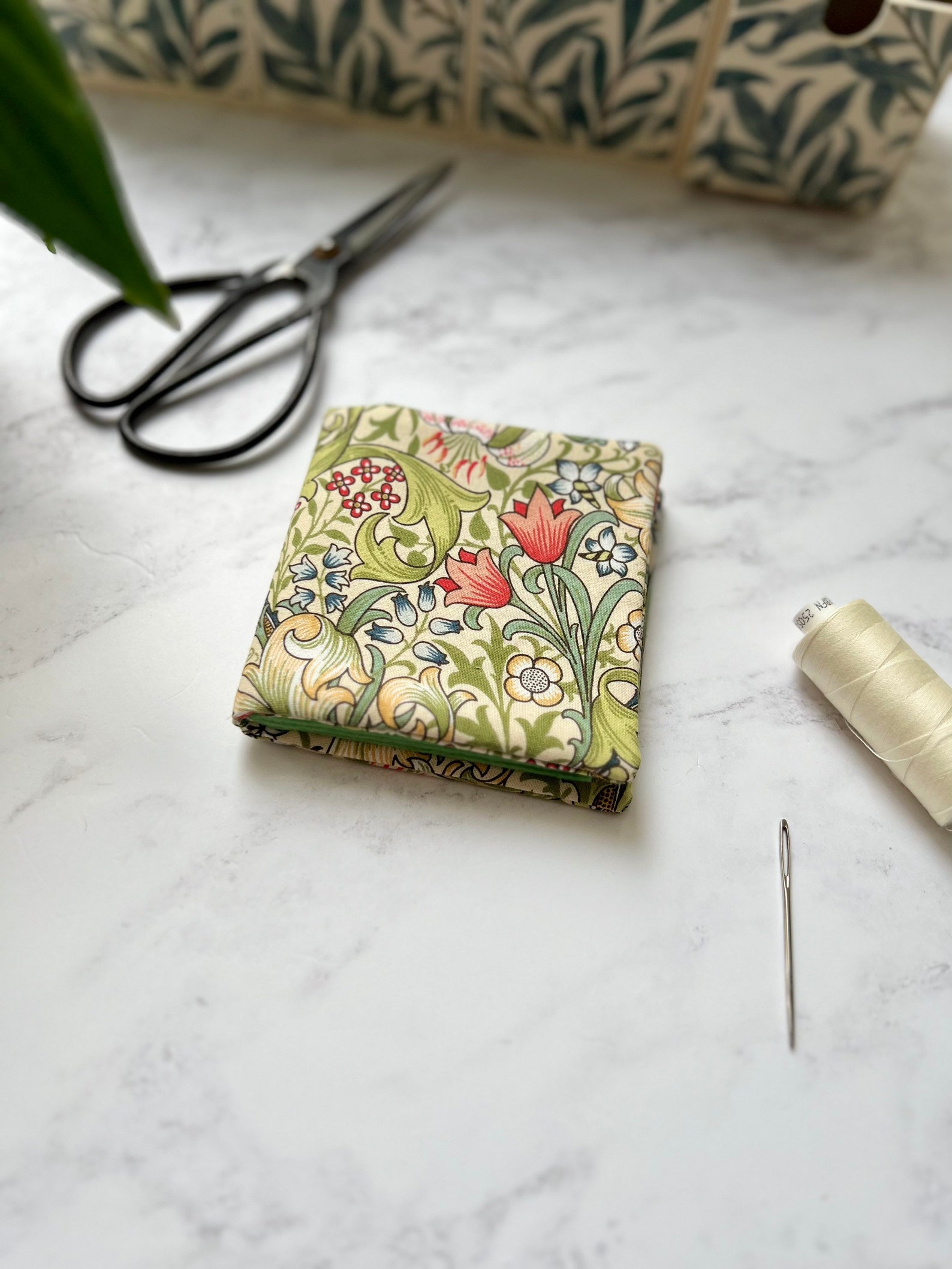 William Morris Fabric Needle Case, Craft Storage Ideas, Fabric Sewing ...