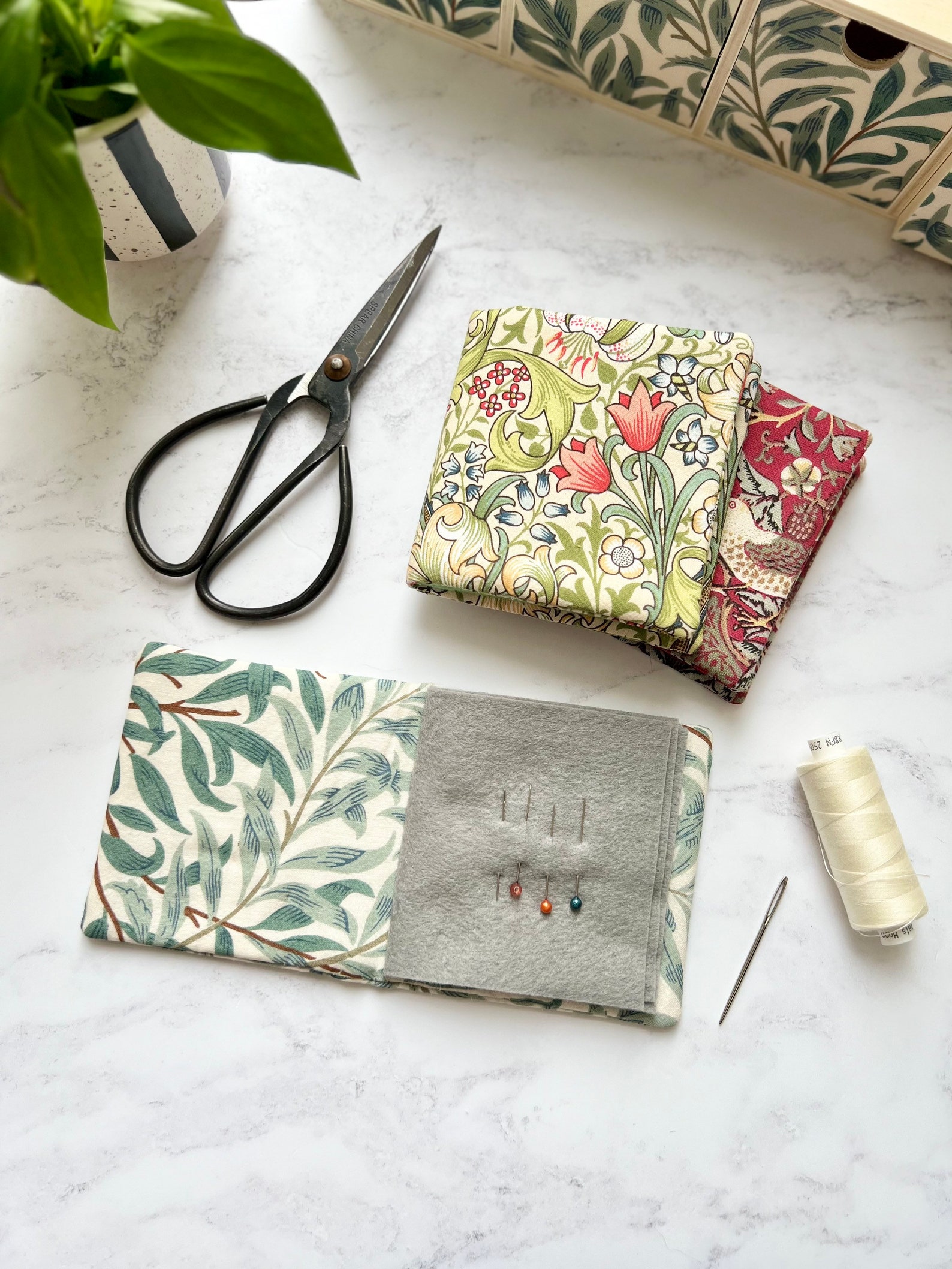 William Morris Fabric Needle Case, Craft Storage Ideas, Fabric Sewing ...