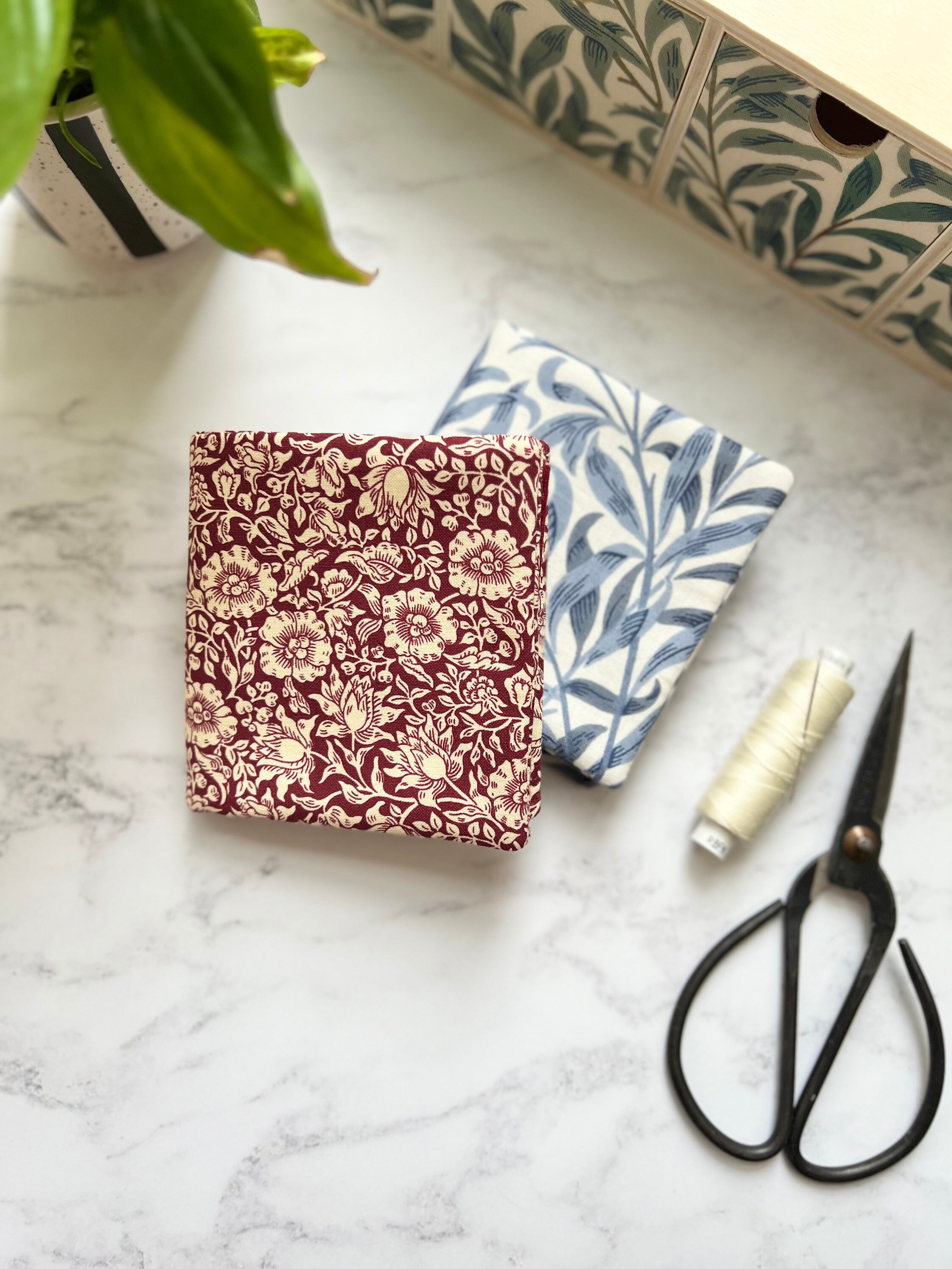 William Morris Fabric Needle Case, Craft Storage Ideas, Fabric Sewing ...