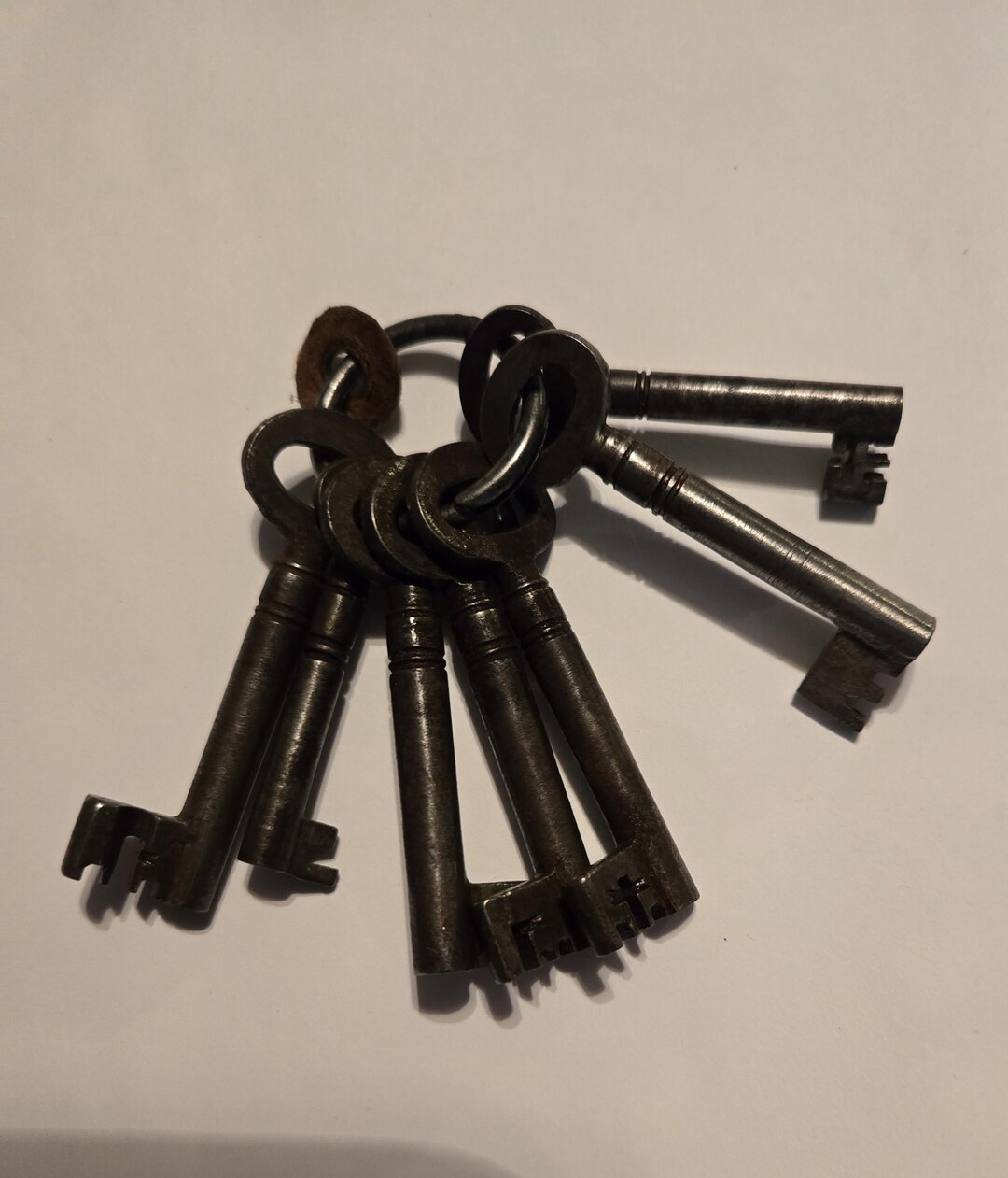 Set of 7 Vintage Cast Iron/metal Skeleton Keys on Ring, Approximately 2 ...