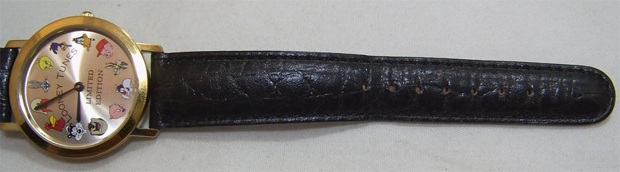 Bugs Bunny Pedre Watch 12 Looney Tunes Characters 18K Gold Plate ...