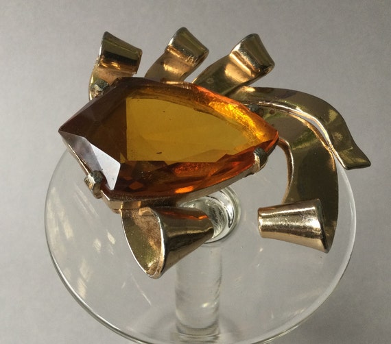 Moderne Large Topaz Glass Shield Art Deco Brooch/Pin - Gem