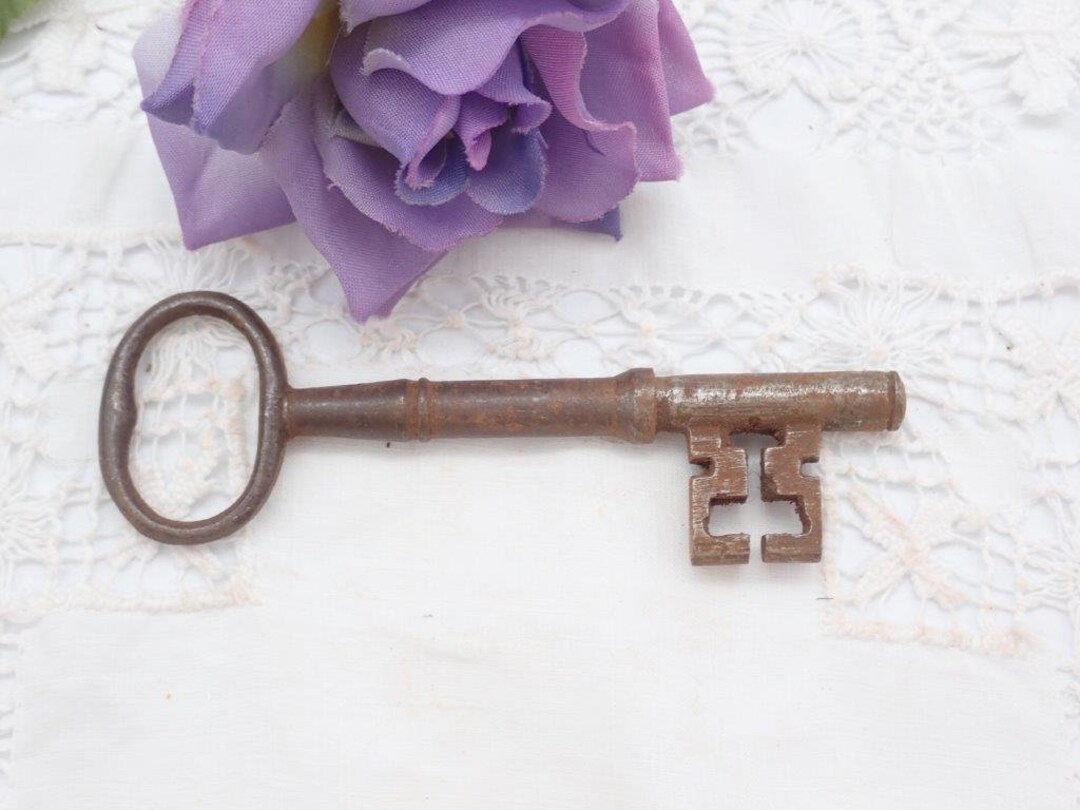 LARGE Antique Gothic Key 4 Antique Key Heart Shape - Etsy