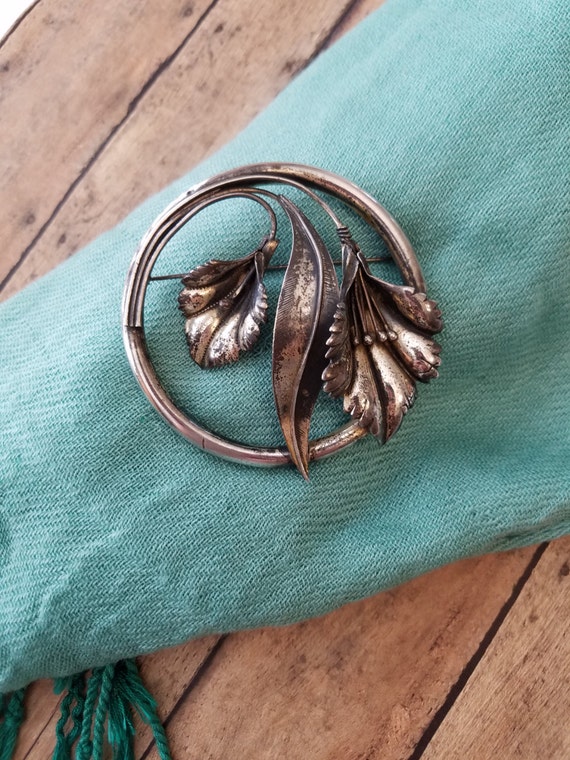 Items similar to Sterling silver brooch Large round Vintage brooch ...