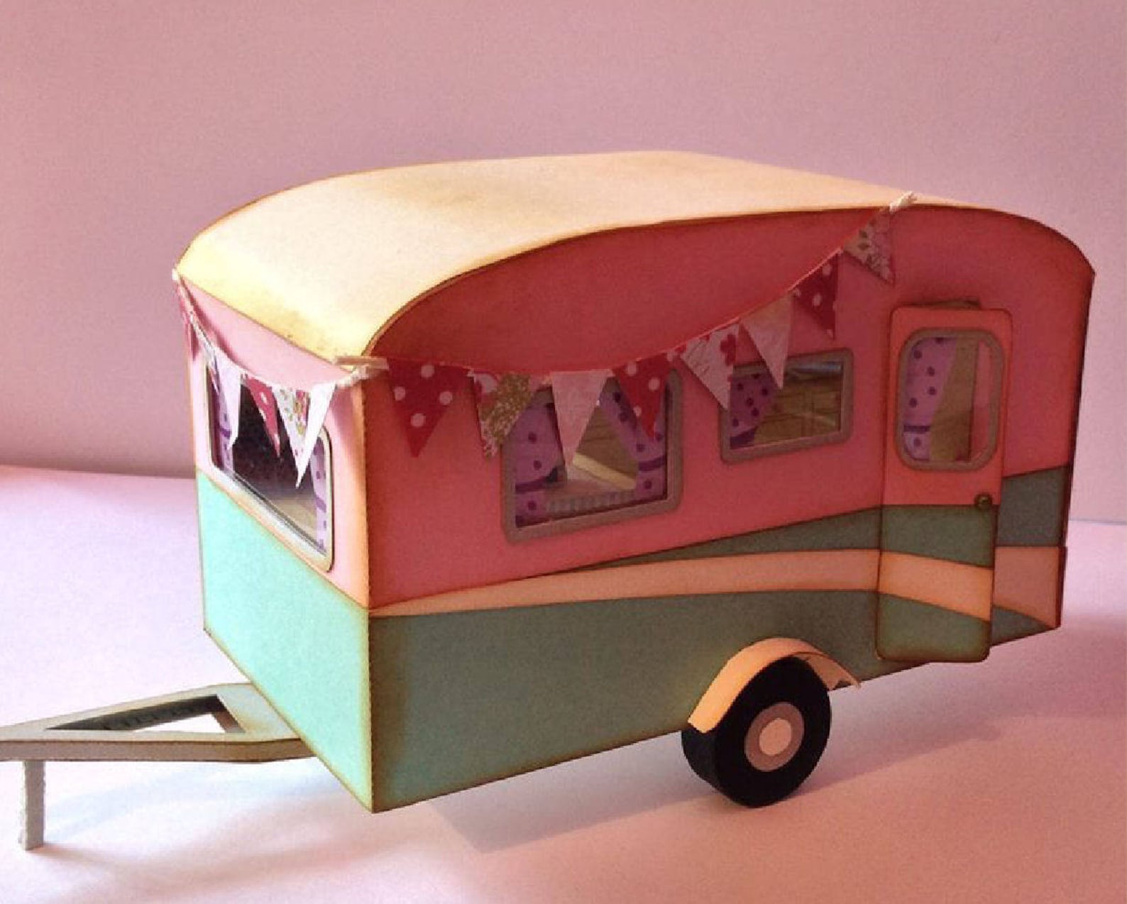 Retro Caravan Camper Model With Internal Furnishings and Gift Box Asst ...