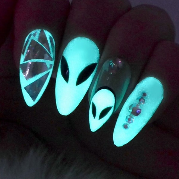 Ufo Press on Nails - Etsy