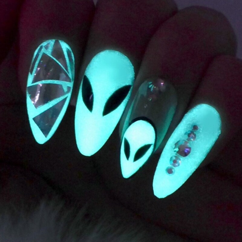 Alien Nails - Etsy