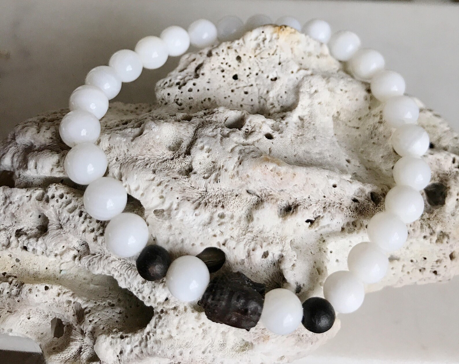 White Giant Clam Tridacna Beads With Wood Carved Buddha Head Bracelet ...
