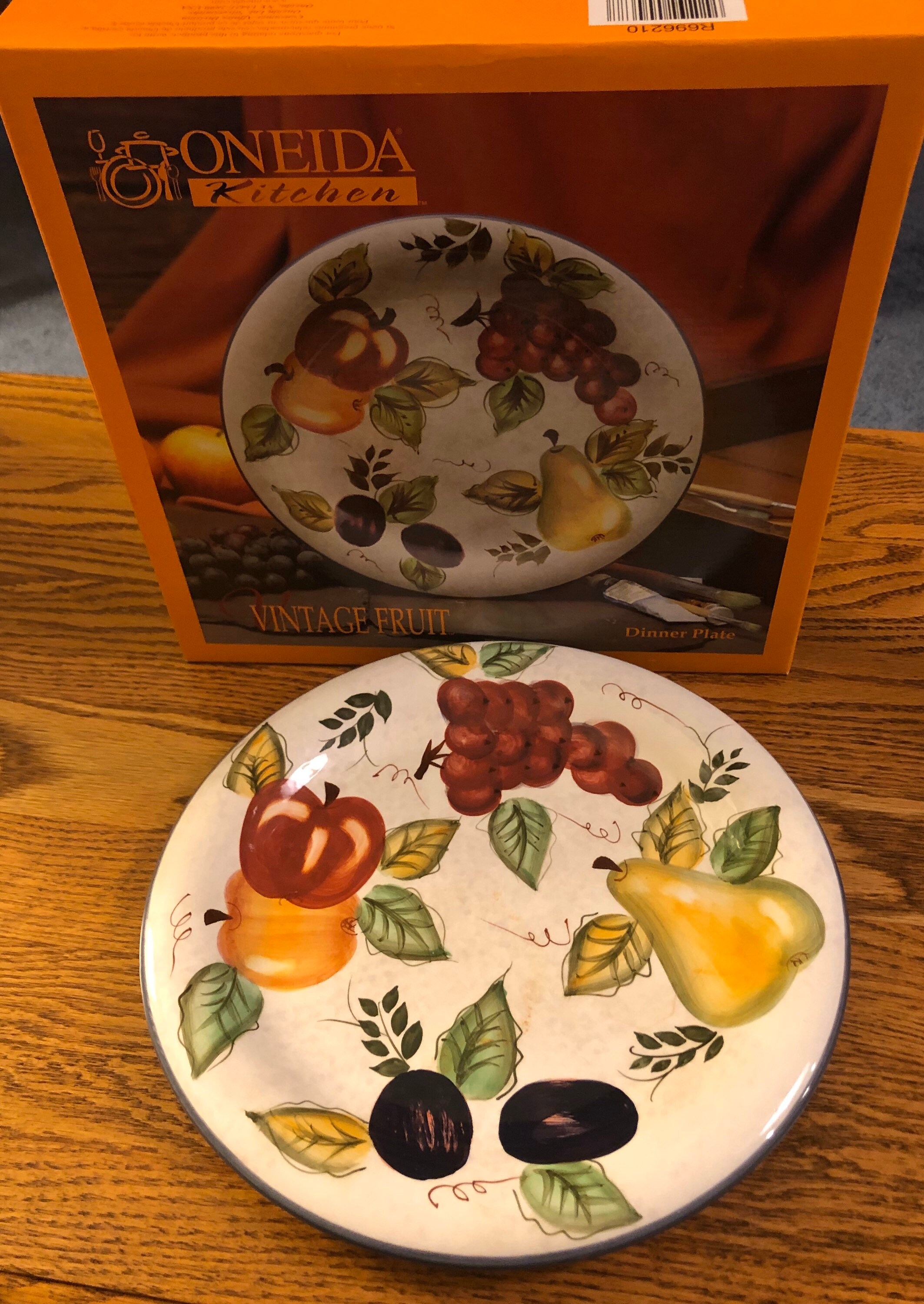 Oneida vintage Fruit Dinner Plates New Old Store Stock Original Box 10. ...