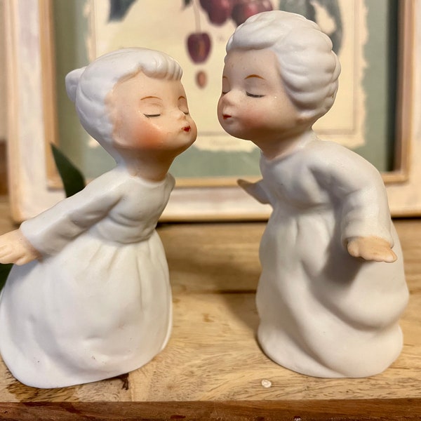 Kissing Figurine - Etsy