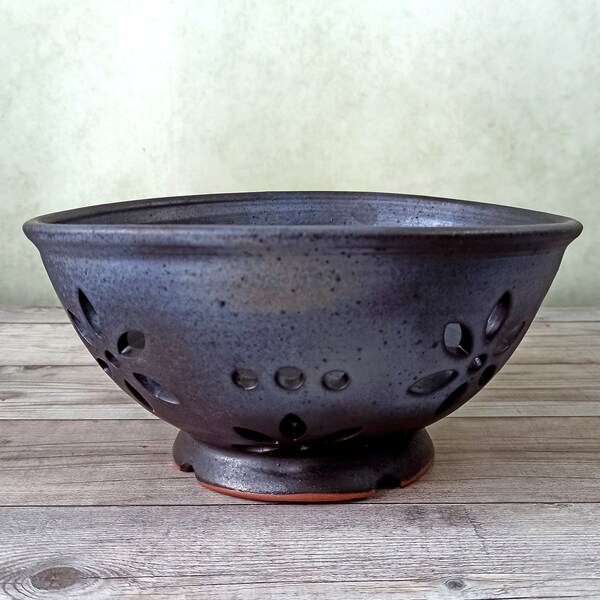 Ceramic Berry Bowl - Etsy