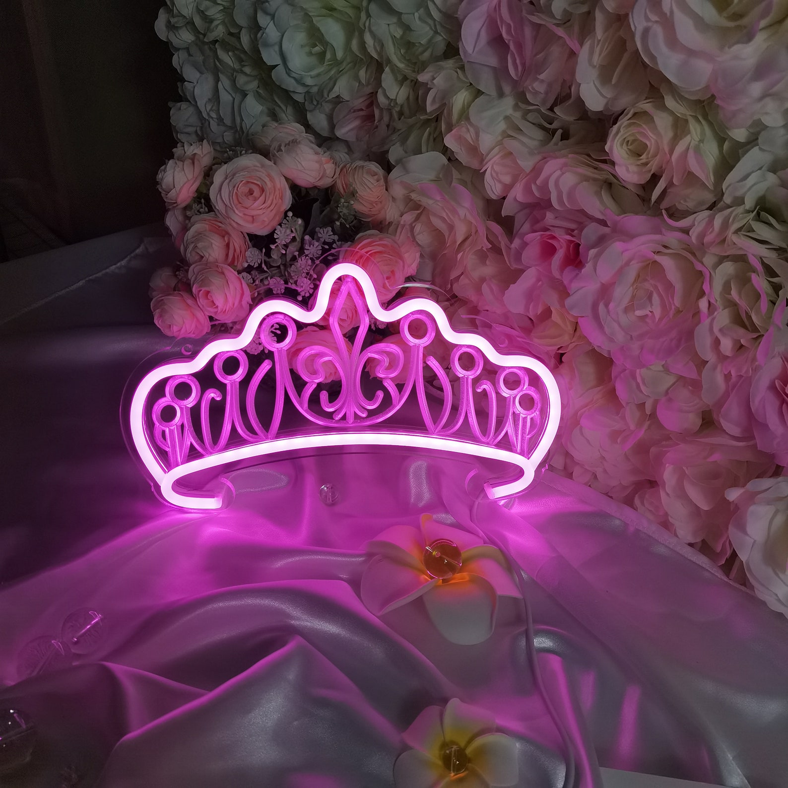 Queen Crown LED Neon Sign with 3D Art Powered by USB Neon | Etsy