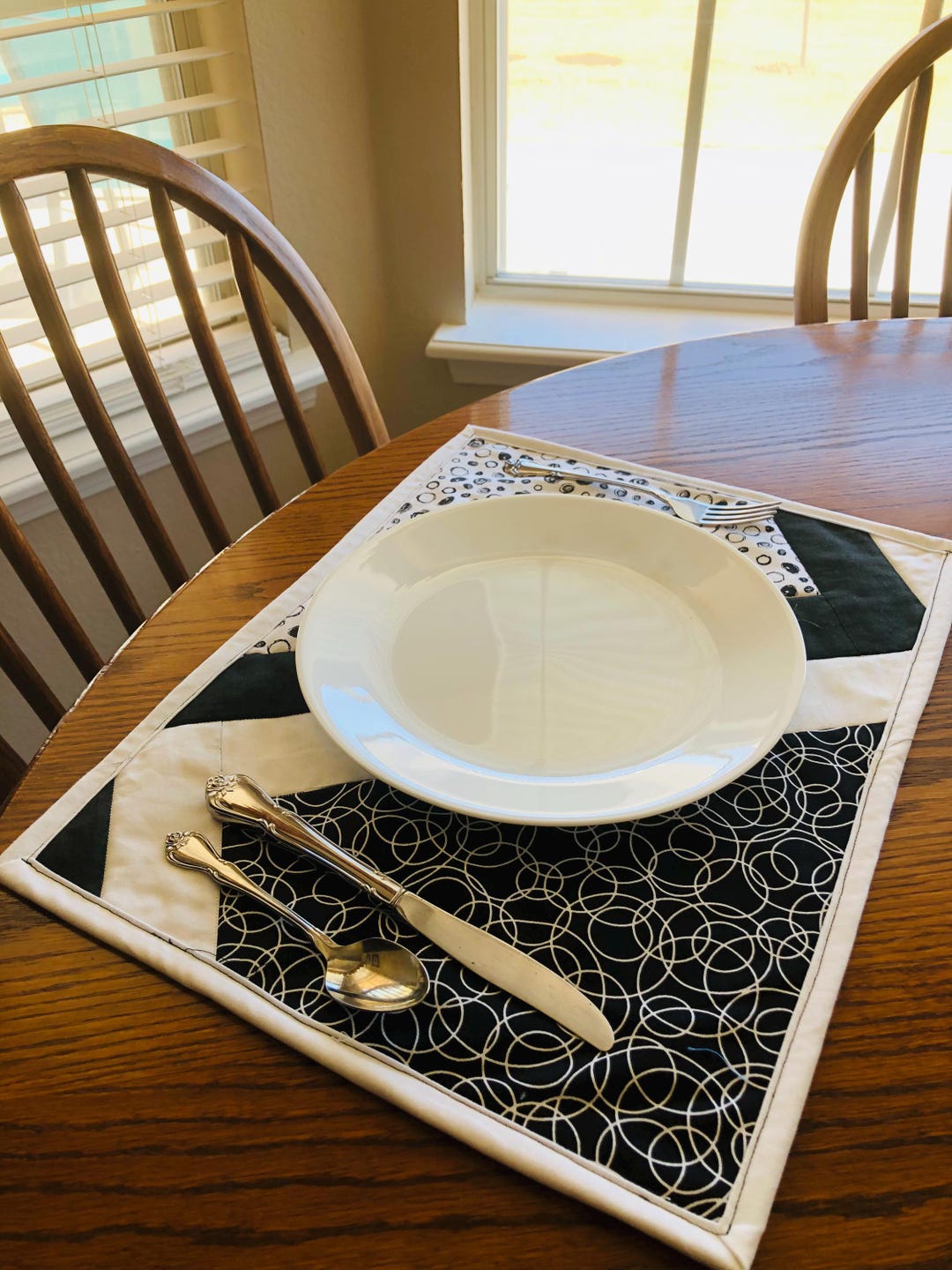 Classy Black and White 4 Reversible Placemats With 6 Reversible ...