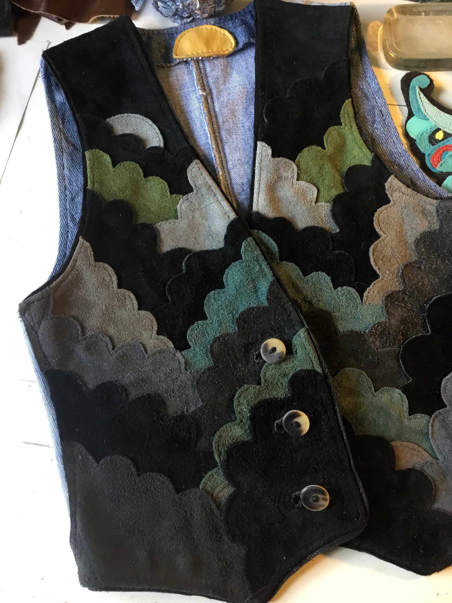 Western Cut Ladies Small Vest nocturnal Forest Leather Appliqué ...