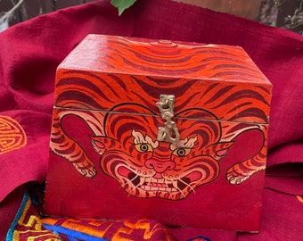 Traditional Tibetan Tiger Skin Box. Painted Tiger Skin. Hand Made Box ...