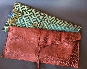 Tibetan Buddhist Double Dorje / Cross Vajra Silk Brocade Shrine Table ...