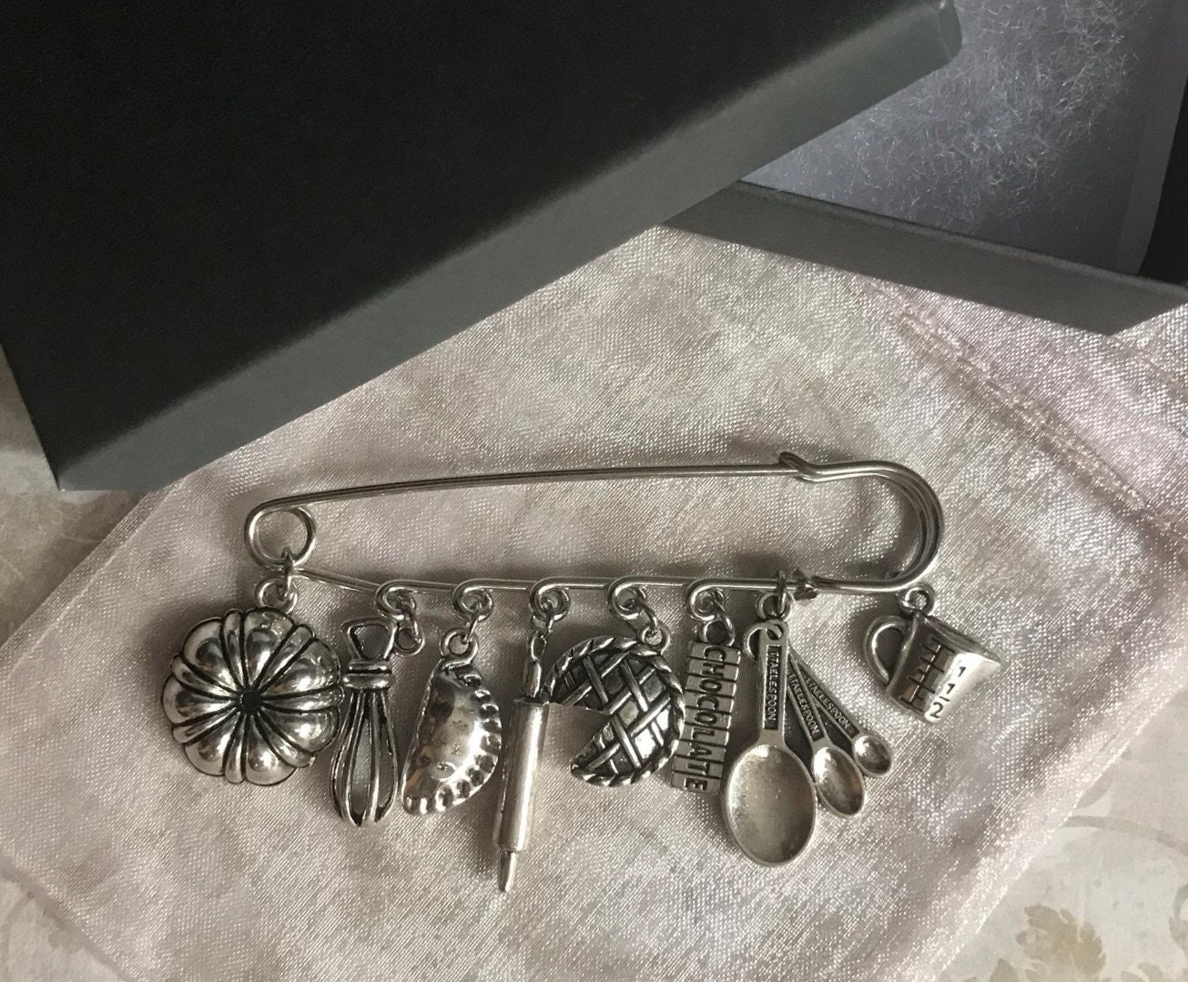 Baker Pastry Chef Kilt Safety Pin Jewelry - Baking Charms: Bundt Cake ...