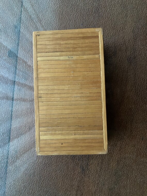 ANTIQUE Bamboo(?) Carved Trinket Box - Gem