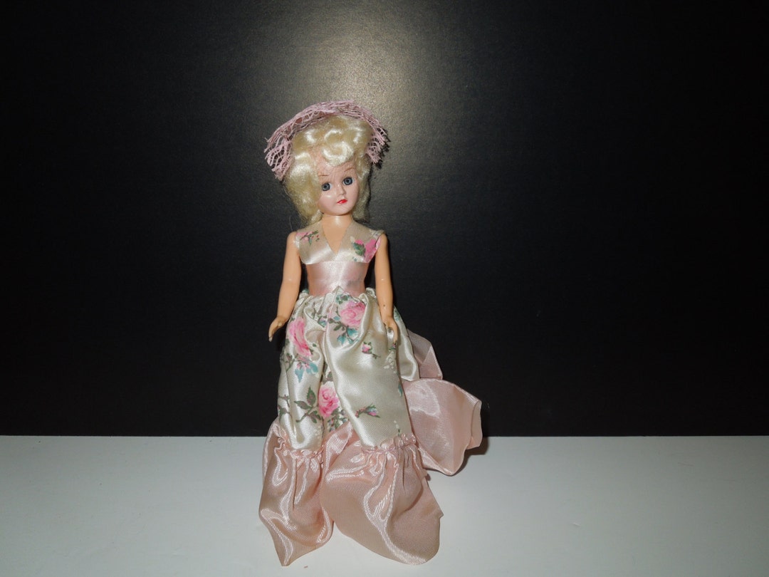 1960s Walgreens ARCO Dolls of the World/storybook Collection - Platinum ...
