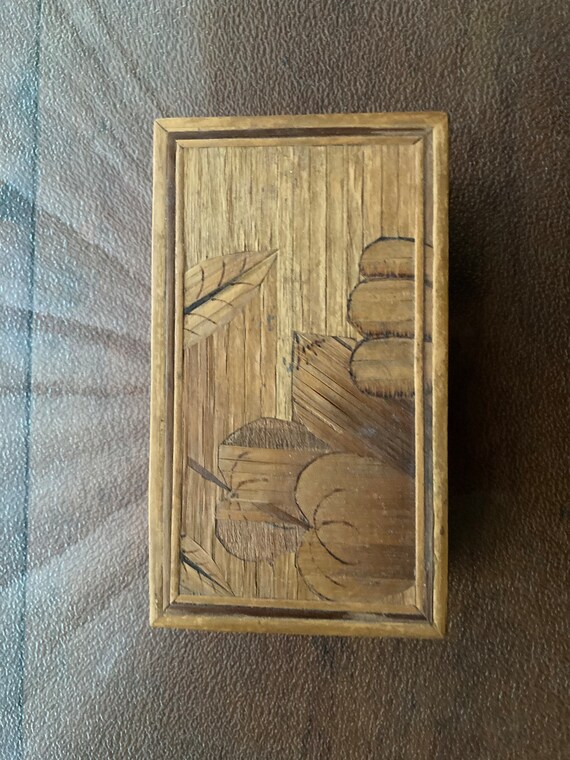 ANTIQUE Bamboo(?) Carved Trinket Box - Gem
