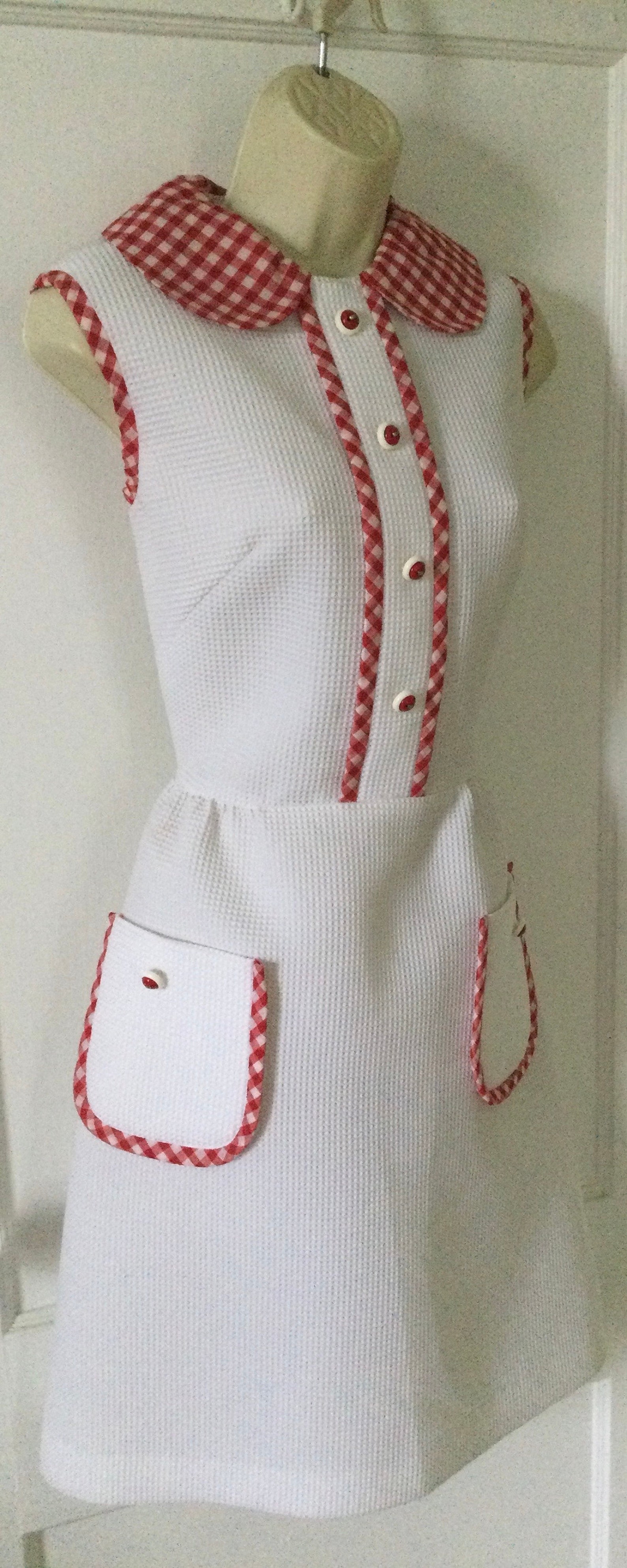 White/red Gingham Trim 1960s Vintage Shift Dress White/red Gingham ...