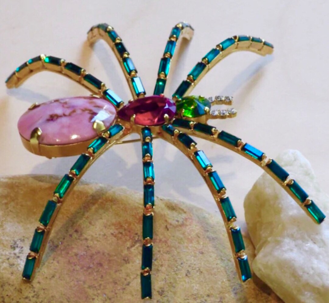 Vintage Spider Shoulder Brooch Large Gold-plated Emerald-green/ruby-red ...