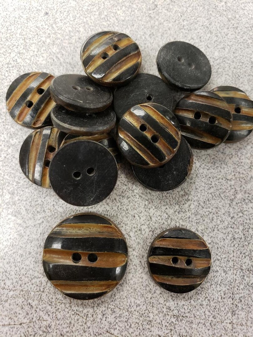 Striped Horn Circle Shape 2 Hole Button Natural and Polished (3 Buttons ...