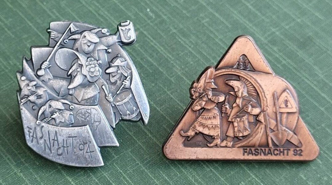 Two Vintage Fasnacht Badges. Vintage Fasnacht Badges 1992 and - Etsy