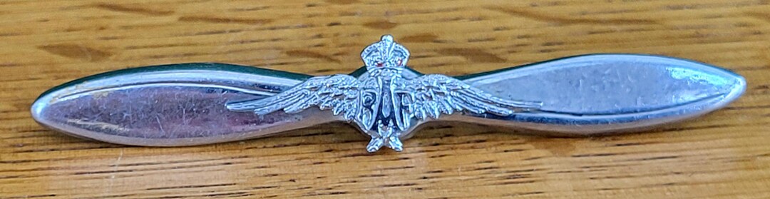 WWII RAF Sweetheart Enamel Badge. WW2 RAF Sweetheart Propeller Brooch ...