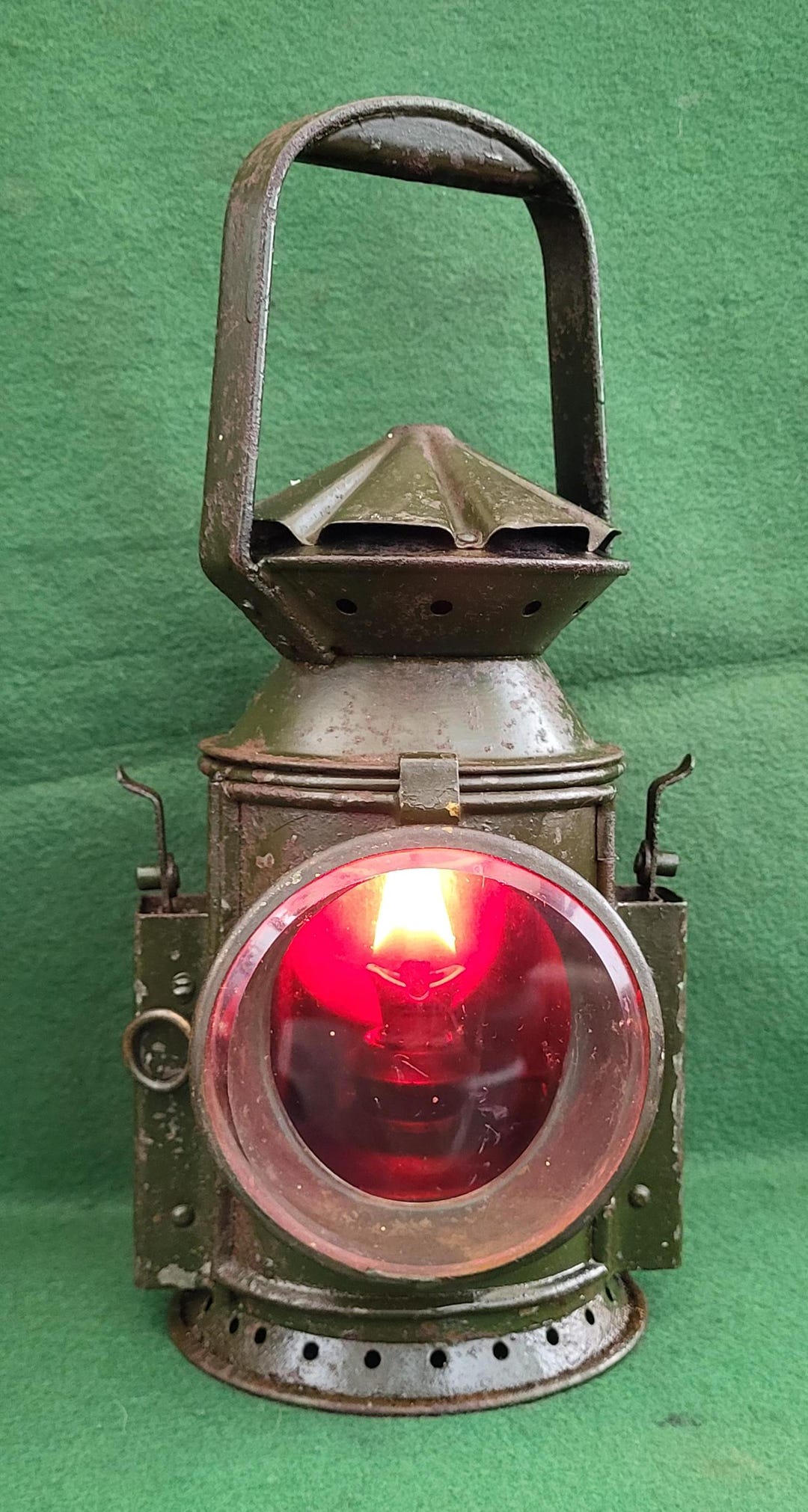 Vintage WWII Military Railway Carriage Lamp. Vintage Wakefields ...