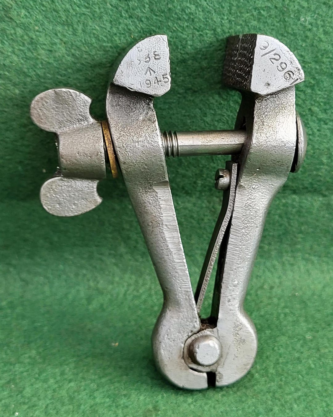 A Very Good WWII 1945 British Military Hand Vice With Broad Arrow Mark ...