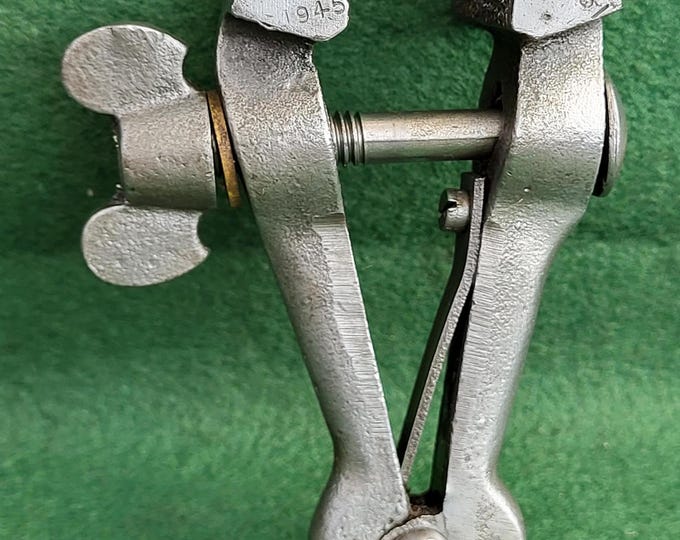 A Very Good WWII 1945 British Military Hand Vice With Broad Arrow Mark ...