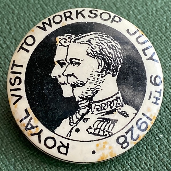 Queen Mary Pin Badge - Etsy