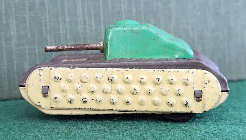 Vintage DIBRO Tin Plate Tank. Vintage DIBRO Tin Plate Friction Action ...