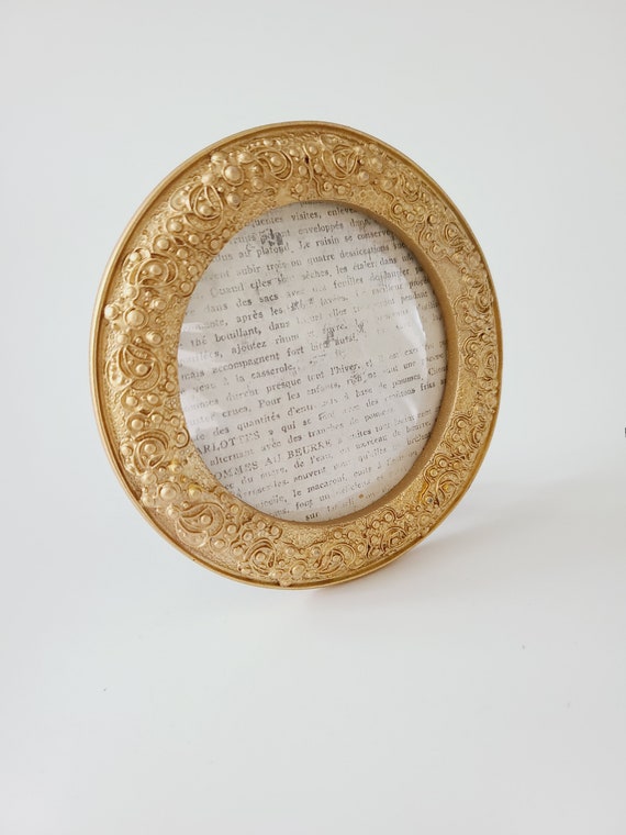 Round Ornate Frame